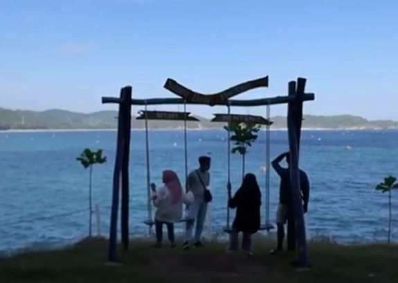 Keindahan Pantai Watu Bale Pacitan: Spot Foto Menakjubkan dan ...